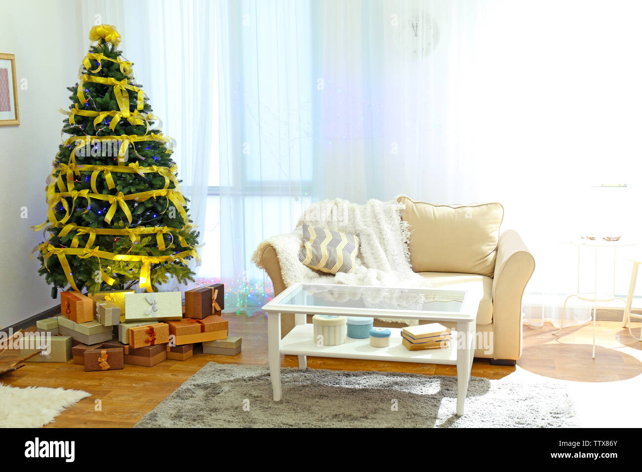 Interior of beautiful living room decorated for Christmas Stock Photo ...