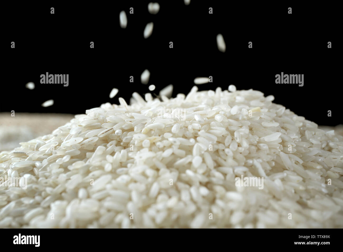 Pile of white grain rice closeup Stock Photo - Alamy