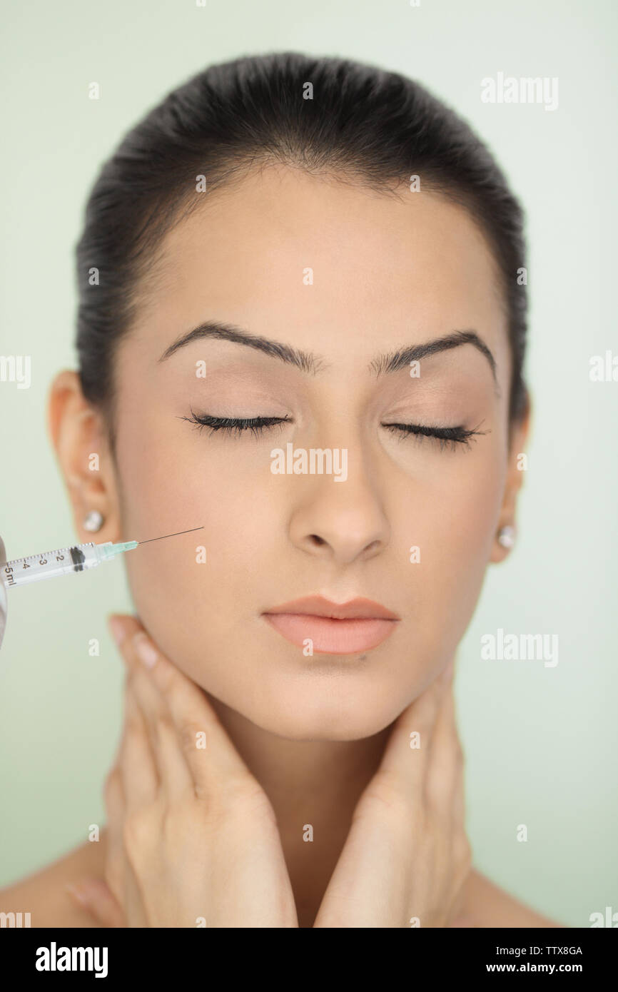 Self injecting woman hi-res stock photography and images - Alamy