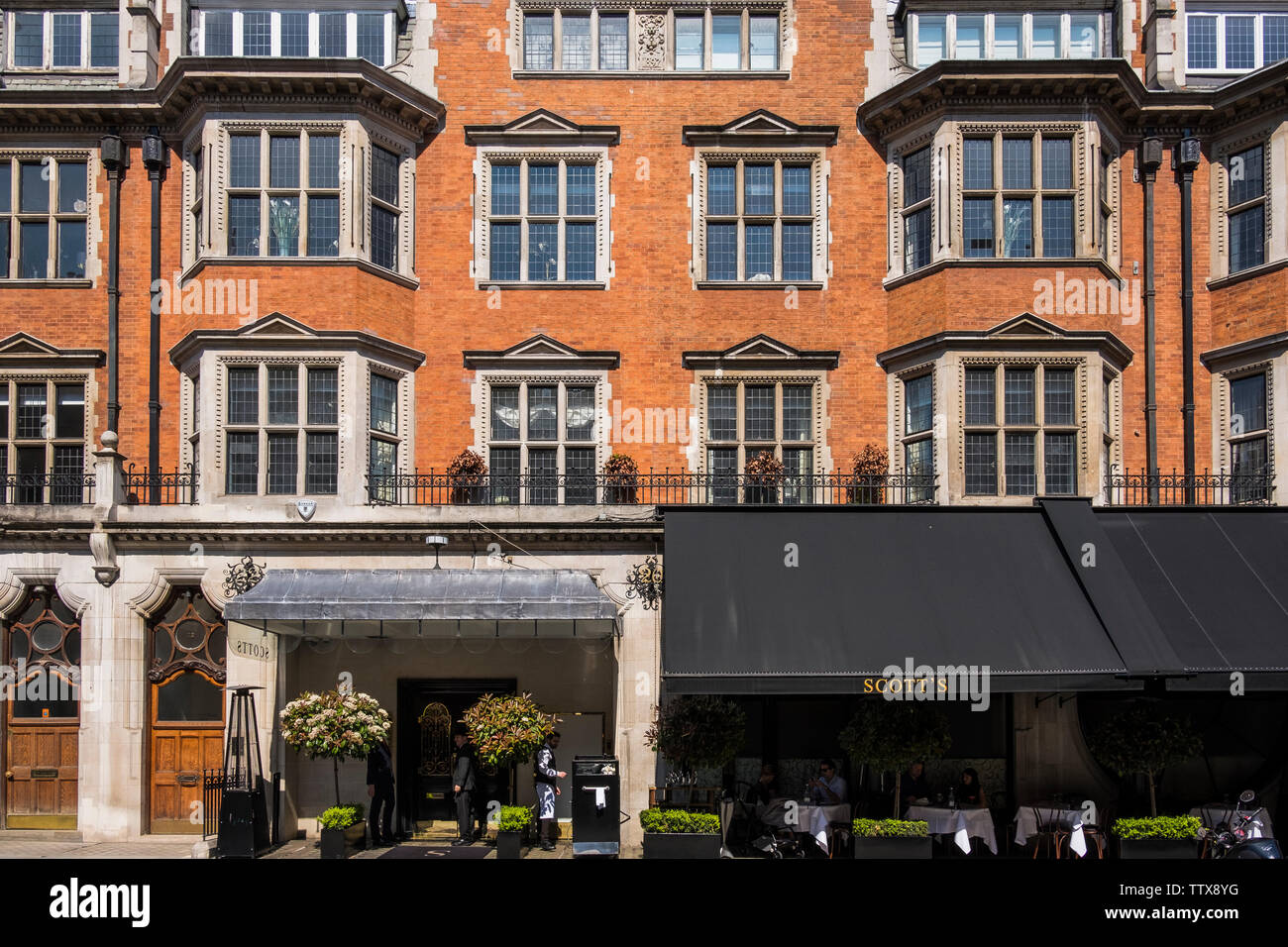 Mount Street, Mayfair, London, England, U.K Stock Photo - Alamy