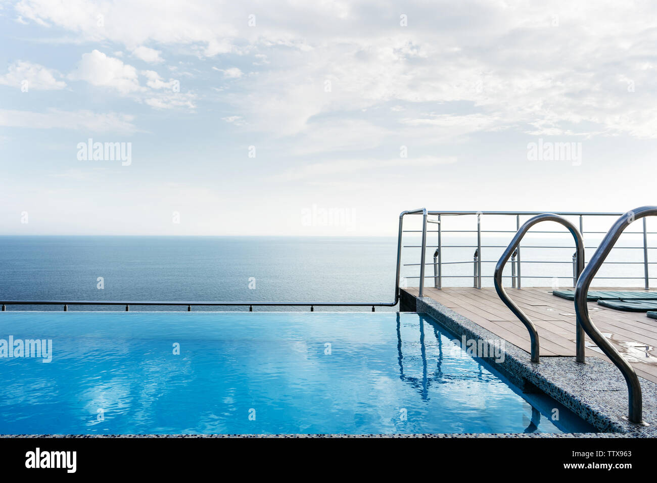 Pool on the roof of the house overlooking the sea. Luxury and leisure ...