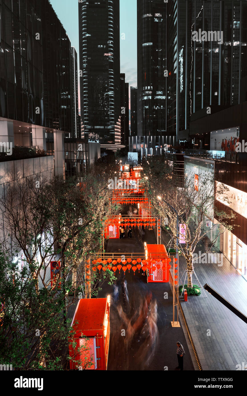 Models and streets outdoors hi-res stock photography and images - Alamy