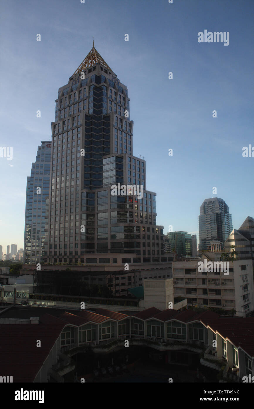 Skyscraper in bangkok building hi-res stock photography and images - Alamy