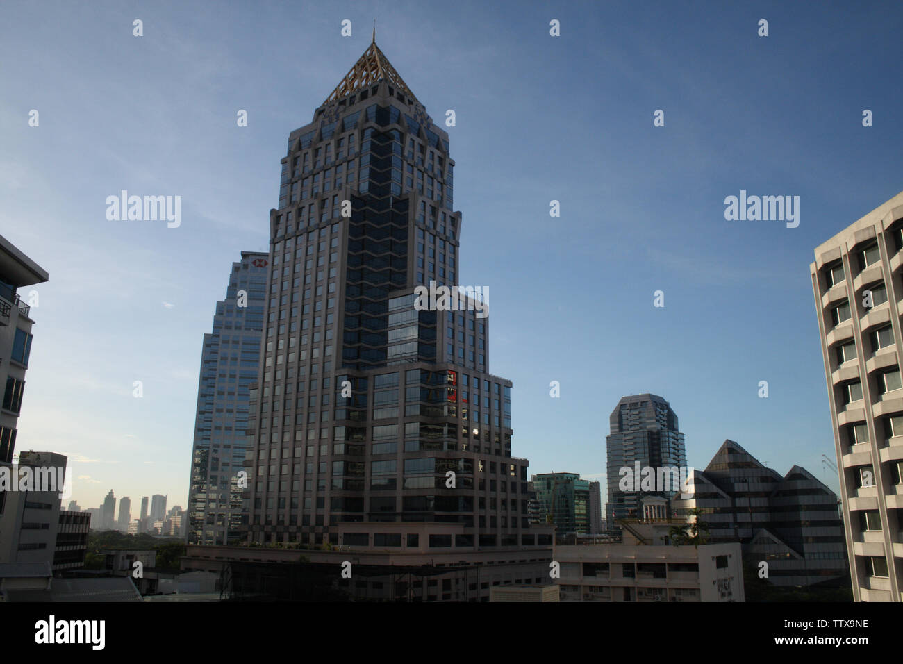 Skyscraper in bangkok building hi-res stock photography and images - Alamy