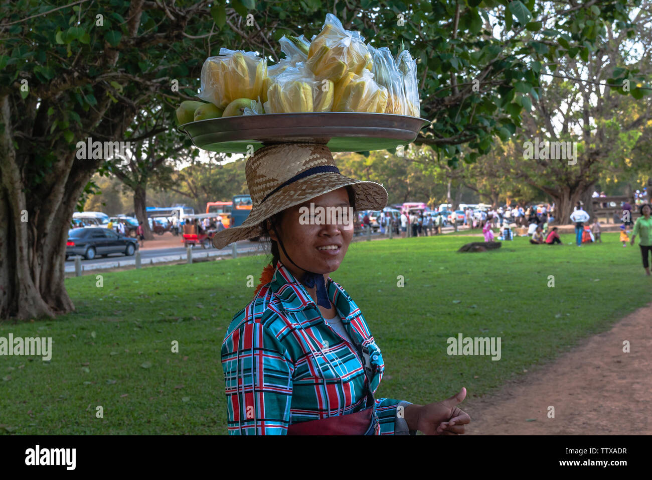 Carrying tray on head hi-res stock photography and images - Alamy