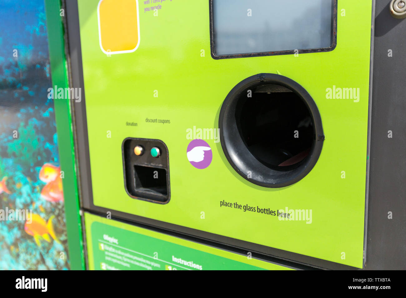 Reverse Vending Recycling Machine Stock Photo - Alamy