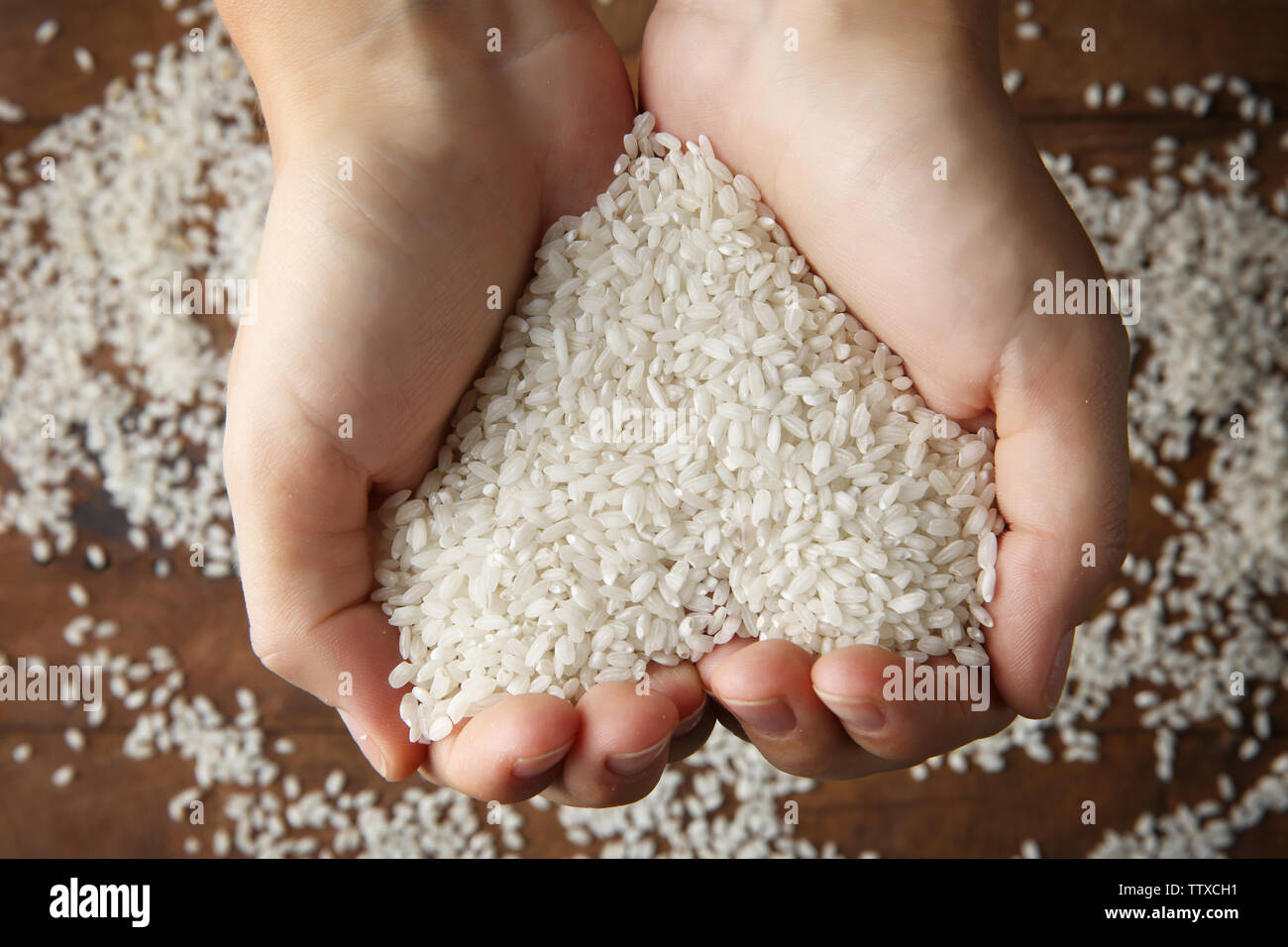 Hands holding rice hi-res stock photography and images - Alamy