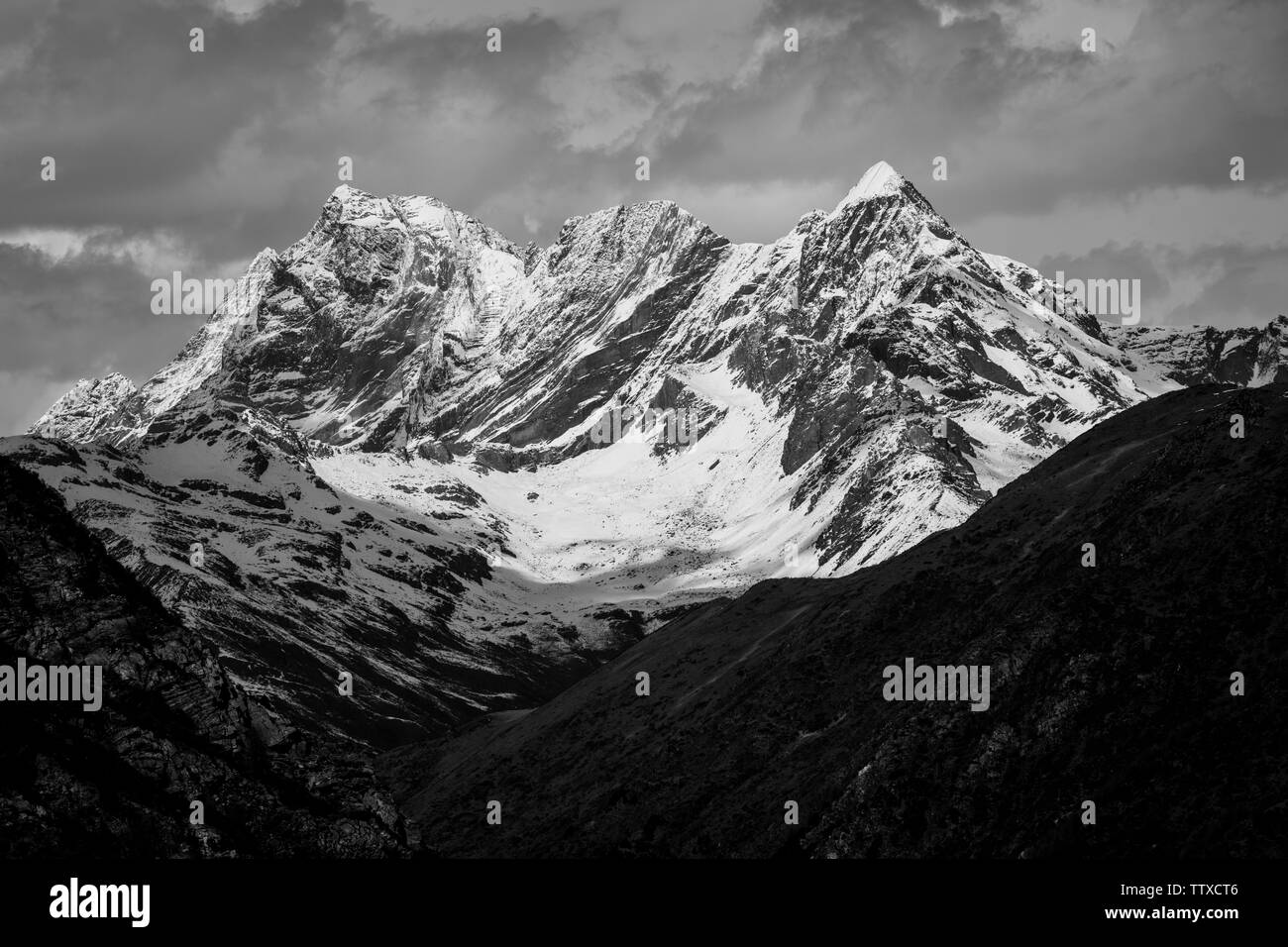 Balang mountain peaks Stock Photo - Alamy