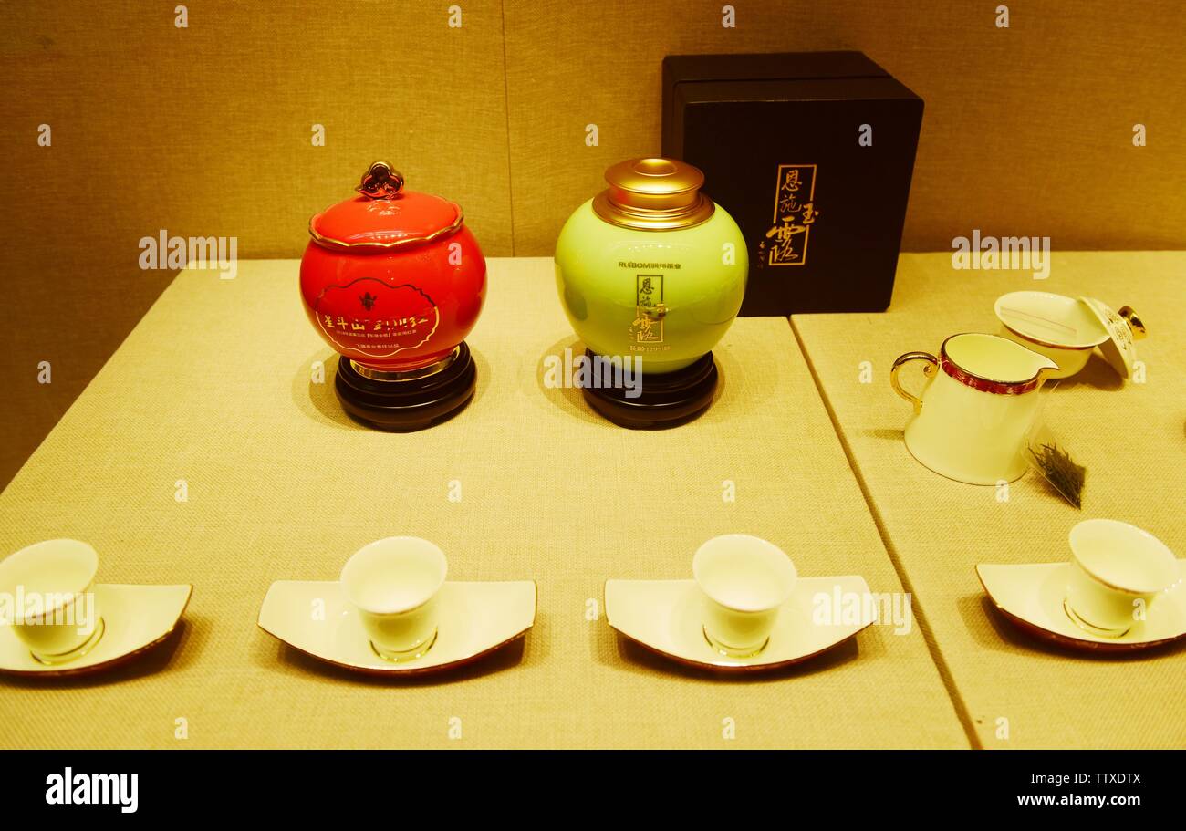 Teacup tea set Stock Photo - Alamy