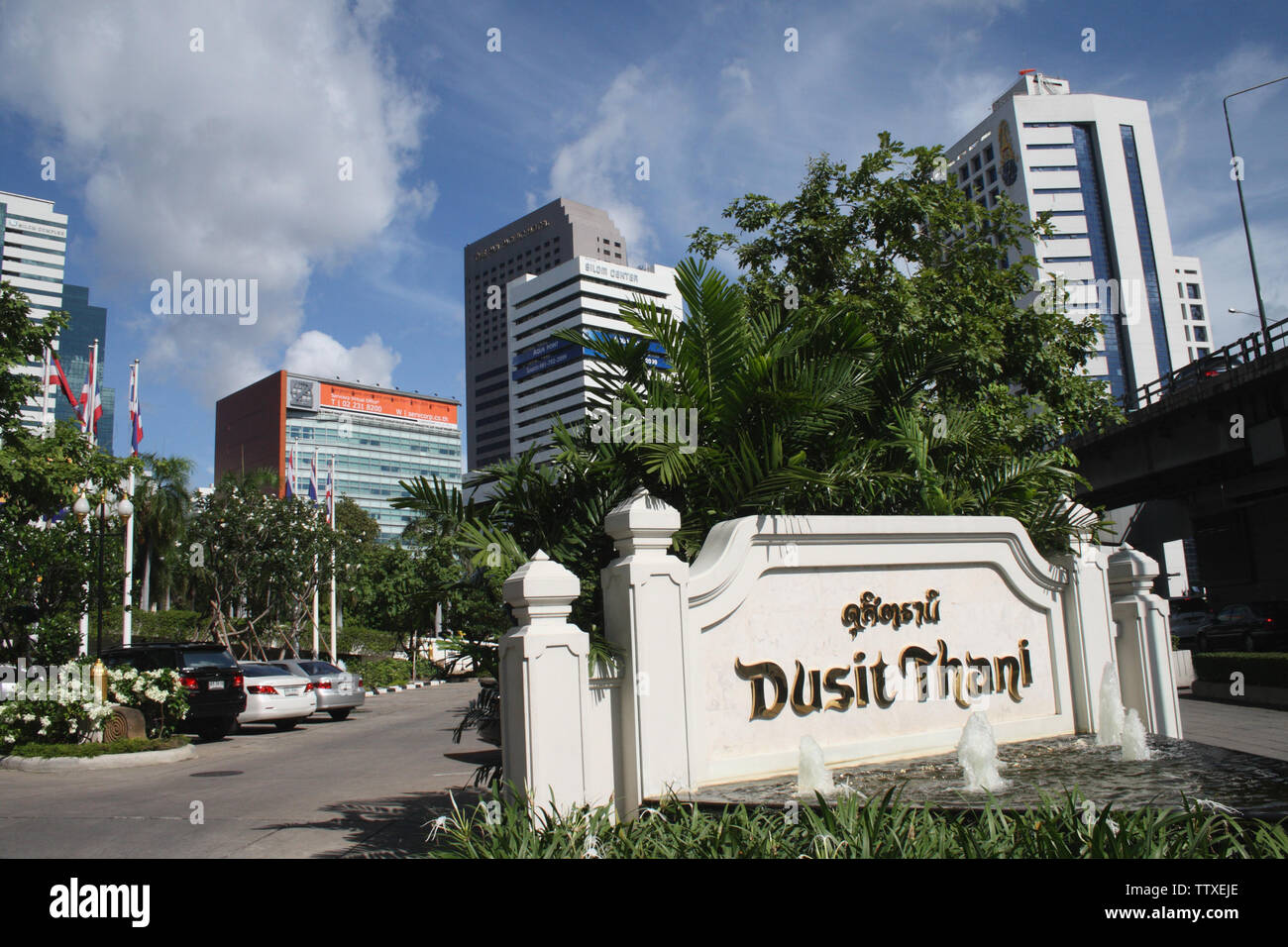 Main entrance of a hotel, Dusit Thani Hotel, Bangkok, Thailand Stock ...