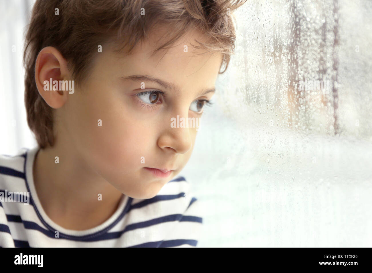 Child abuse sad face window hi-res stock photography and images - Alamy