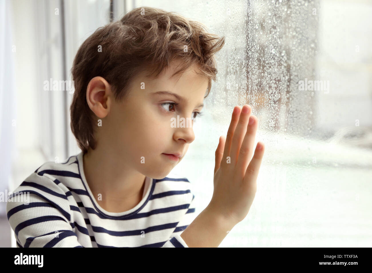 Child abuse sad face window hi-res stock photography and images - Alamy