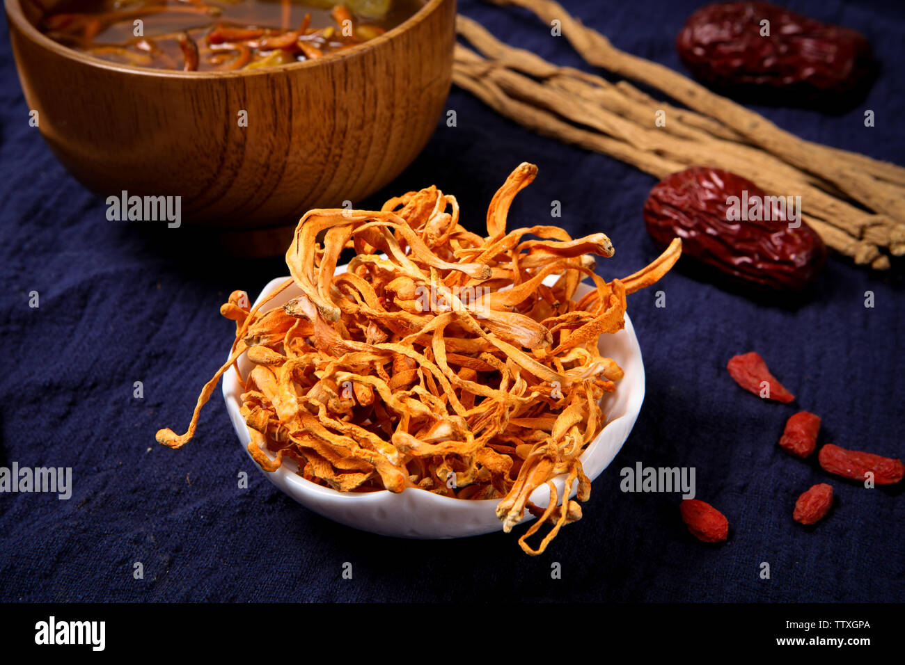 Golden cordyceps hi-res stock photography and images - Alamy
