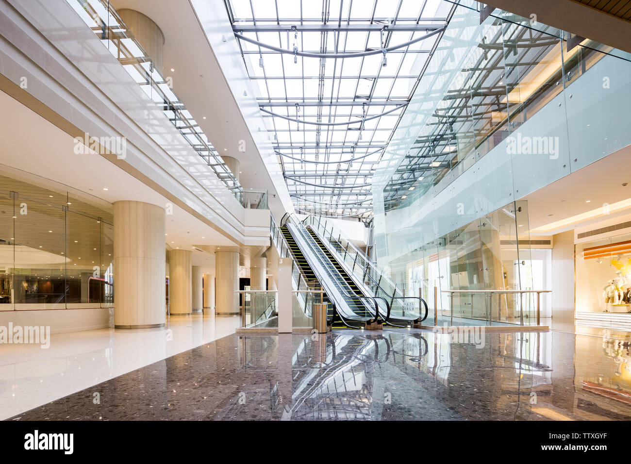Modern shopping mall interior Stock Photo - Alamy
