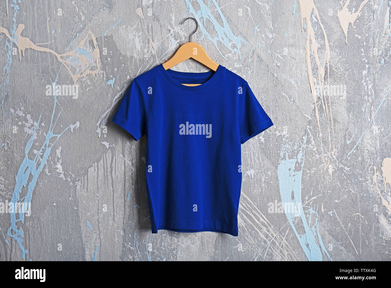 Blank blue t-shirt on grunge background Stock Photo - Alamy