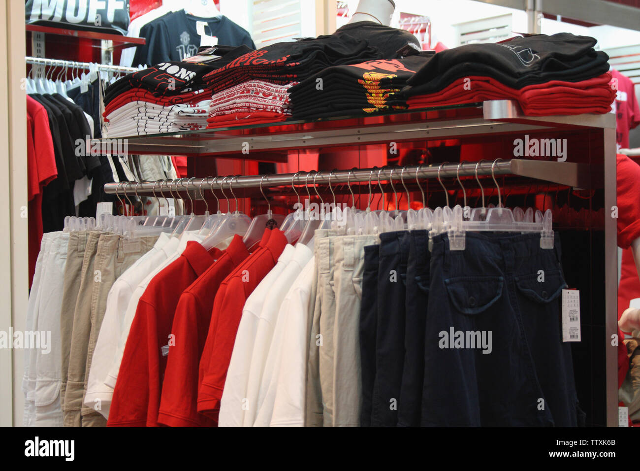Mall of asia department store hi-res stock photography and images - Alamy