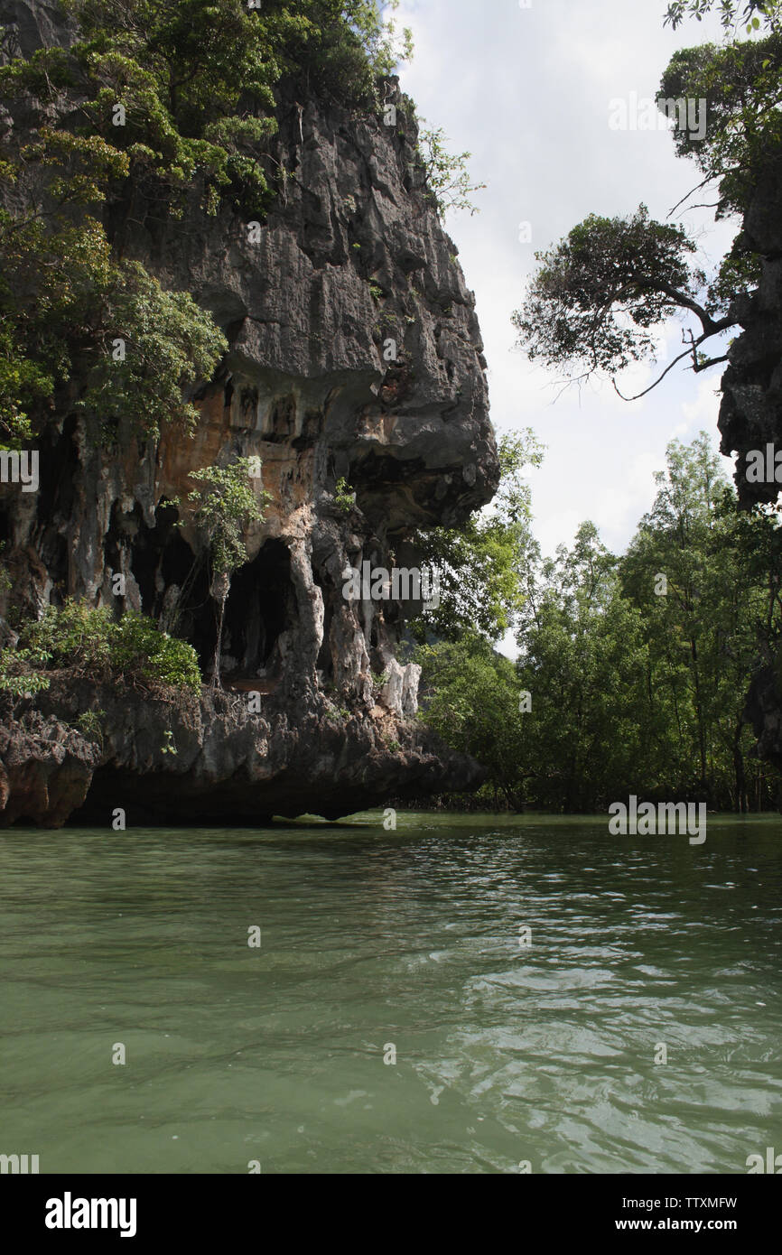 Cliff outcrop limestone hi-res stock photography and images - Alamy