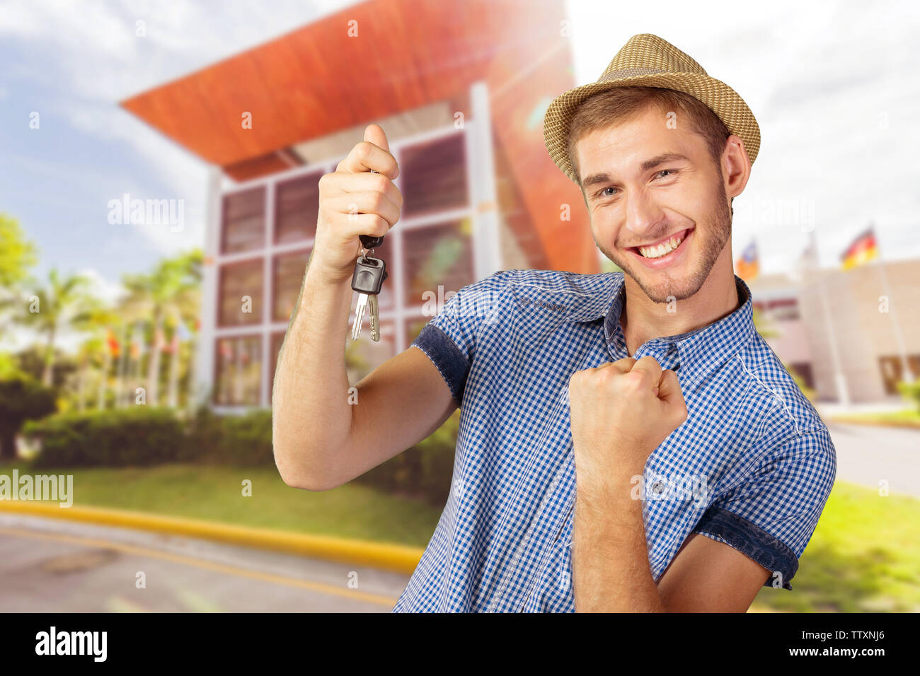 Teenage driver with keys hi-res stock photography and images - Alamy
