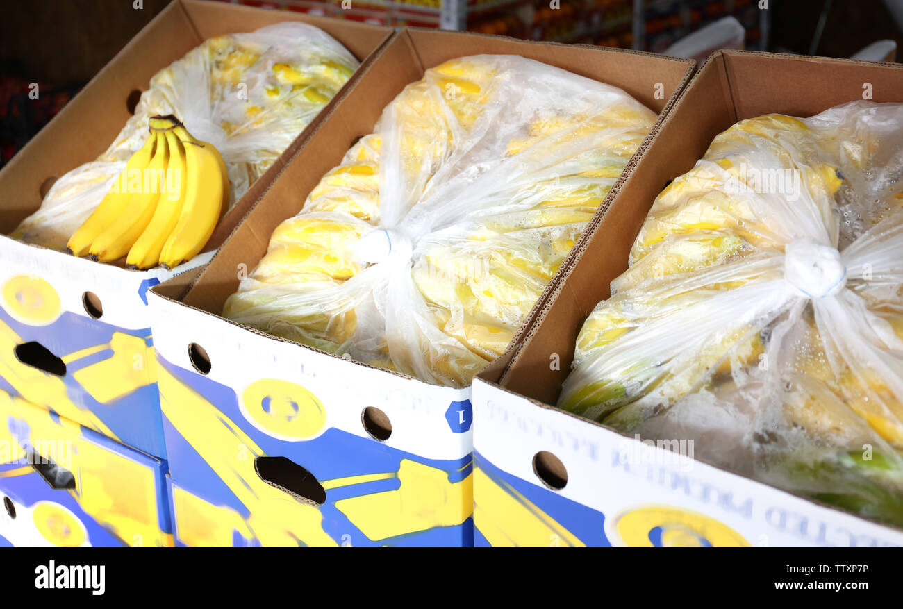 Fresh bananas in cardboard boxes on market Stock Photo - Alamy