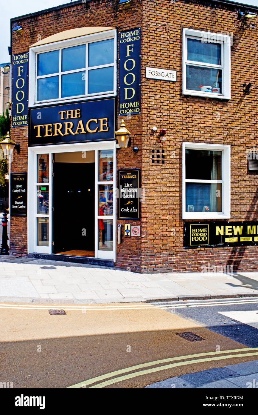 The Terrace Pub, Fossgate, York, England Stock Photo - Alamy