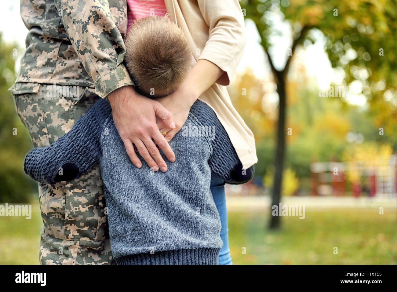 Soldier reunited with his family on a sunny day Stock Photo - Alamy