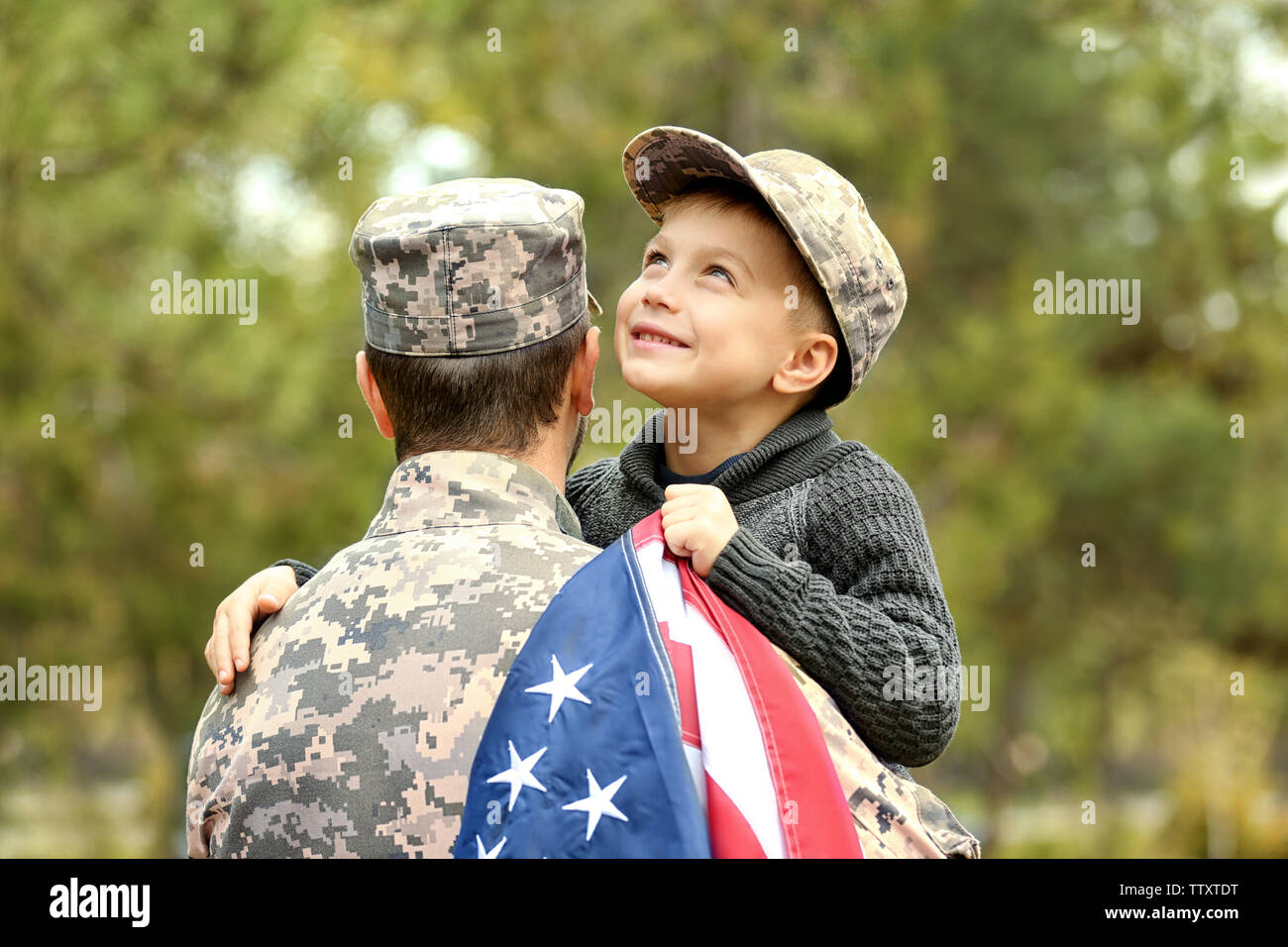 Handsome soldier reunited family hi-res stock photography and images ...