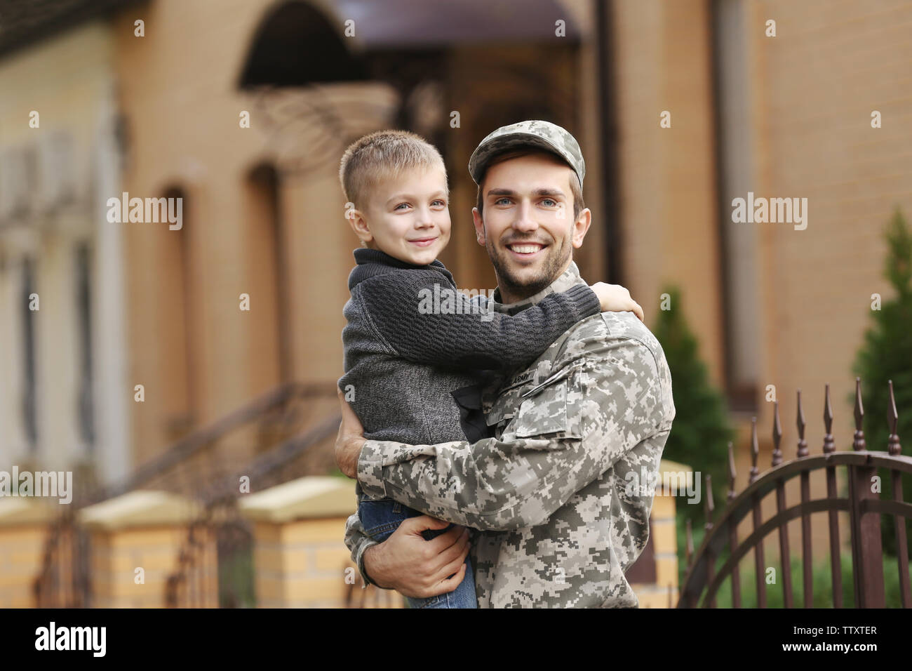 Handsome soldier reunited family hi-res stock photography and images ...