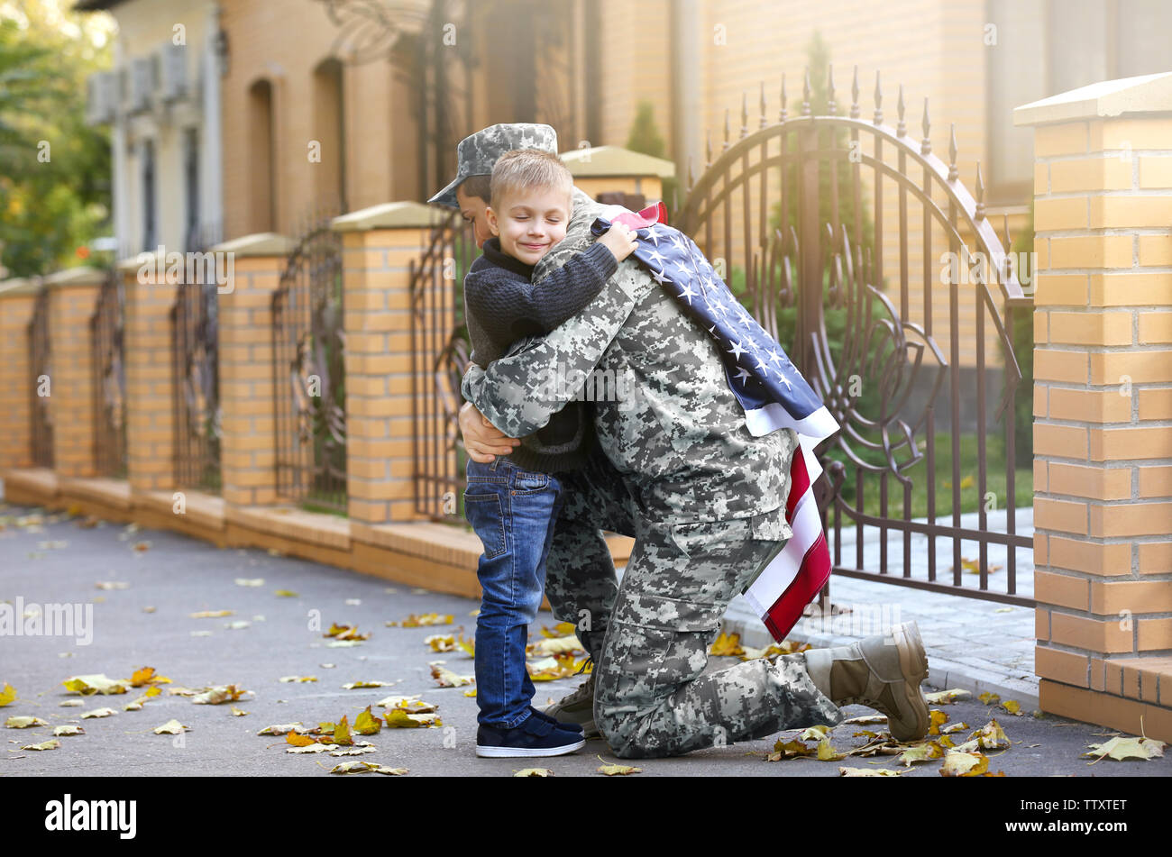 Handsome soldier reunited family hi-res stock photography and images ...