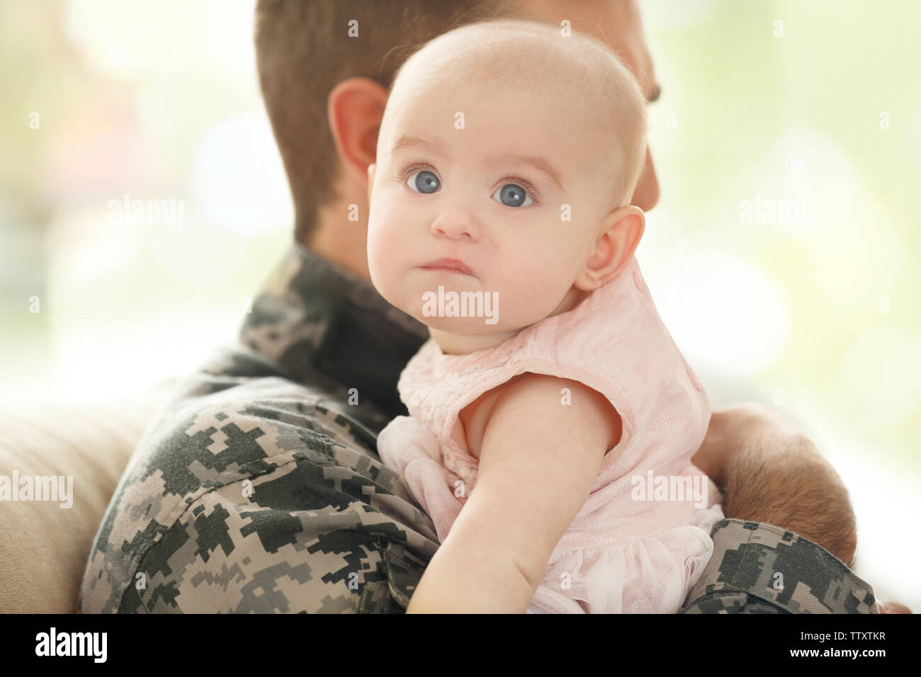 Military father baby hi-res stock photography and images - Alamy