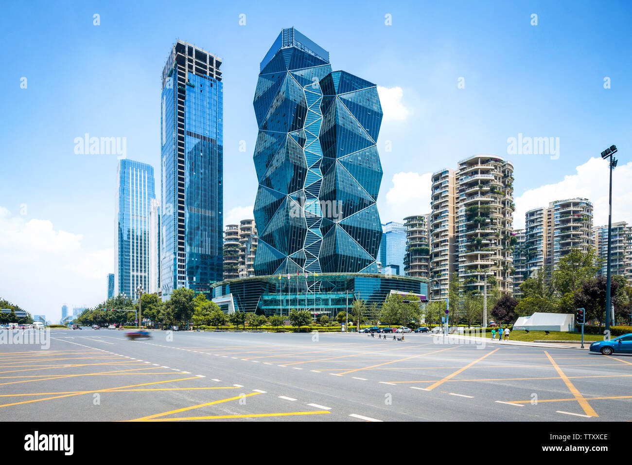 Empty urban roads hi-res stock photography and images - Alamy