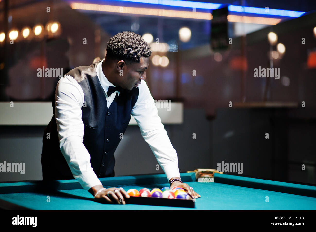 African american play pool hi-res stock photography and images - Alamy