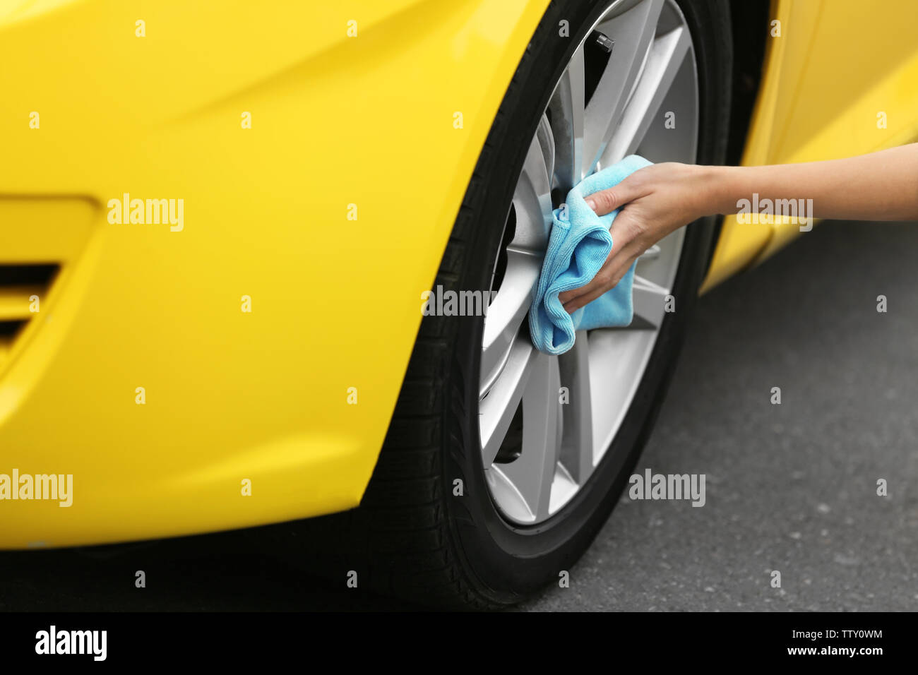 Cleaning car wheel hi-res stock photography and images - Alamy