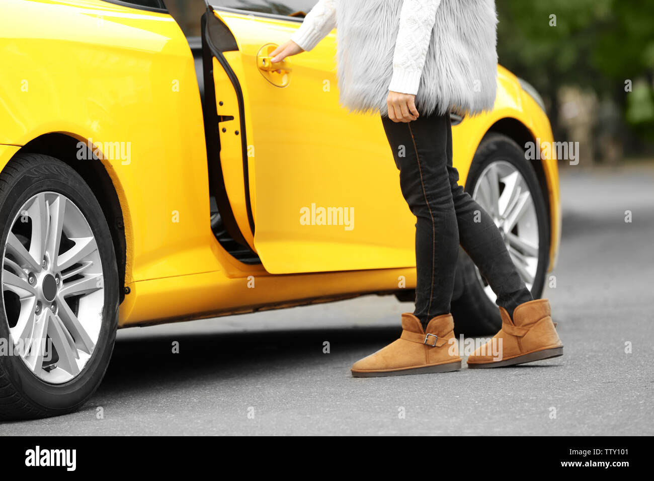 Taxi door hi-res stock photography and images - Alamy