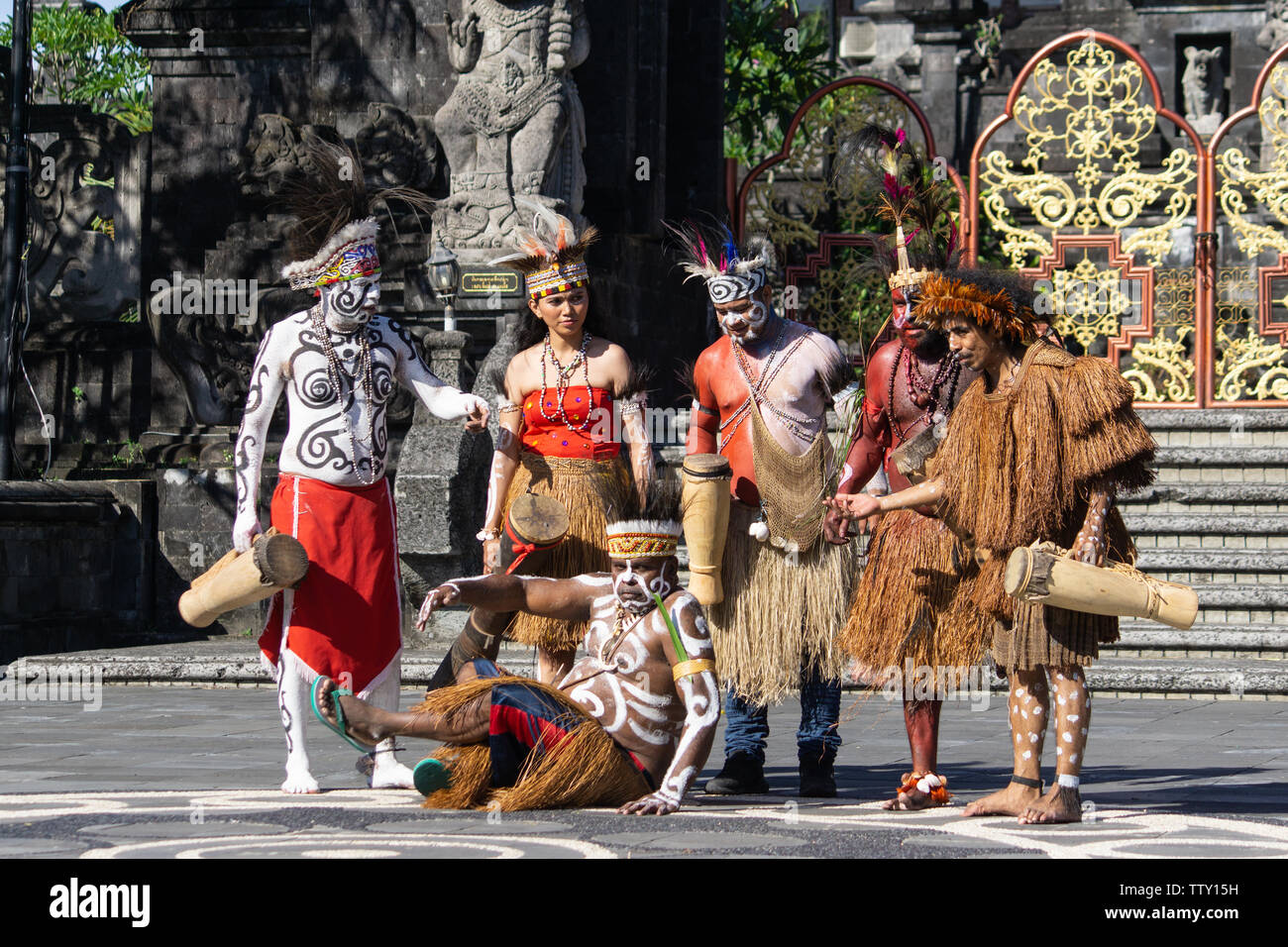 Papuan art and culture hi-res stock photography and images - Alamy