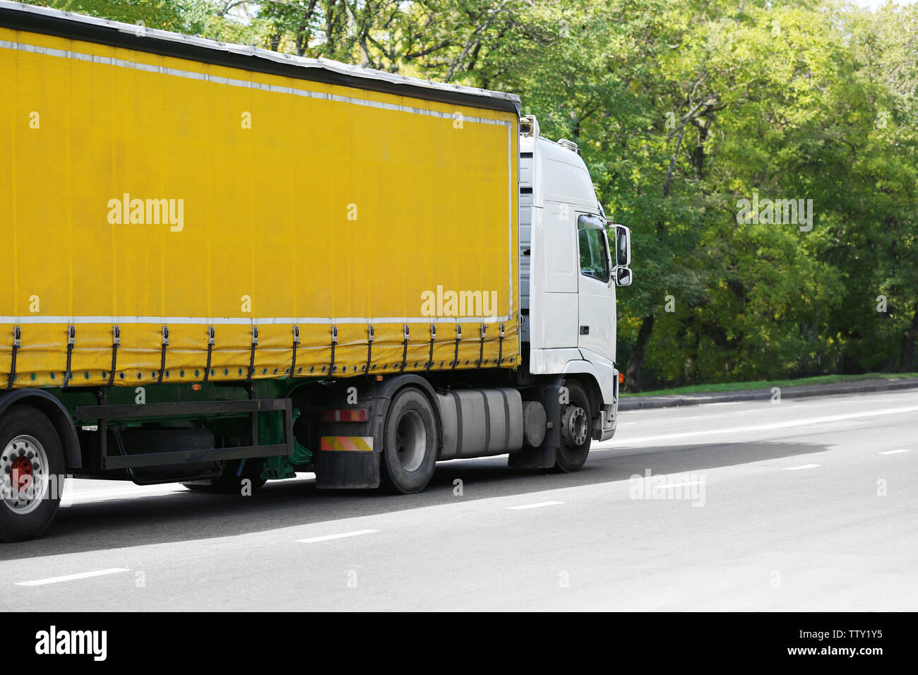 Heavy Goods Vehicle Side View High Resolution Stock Photography and ...