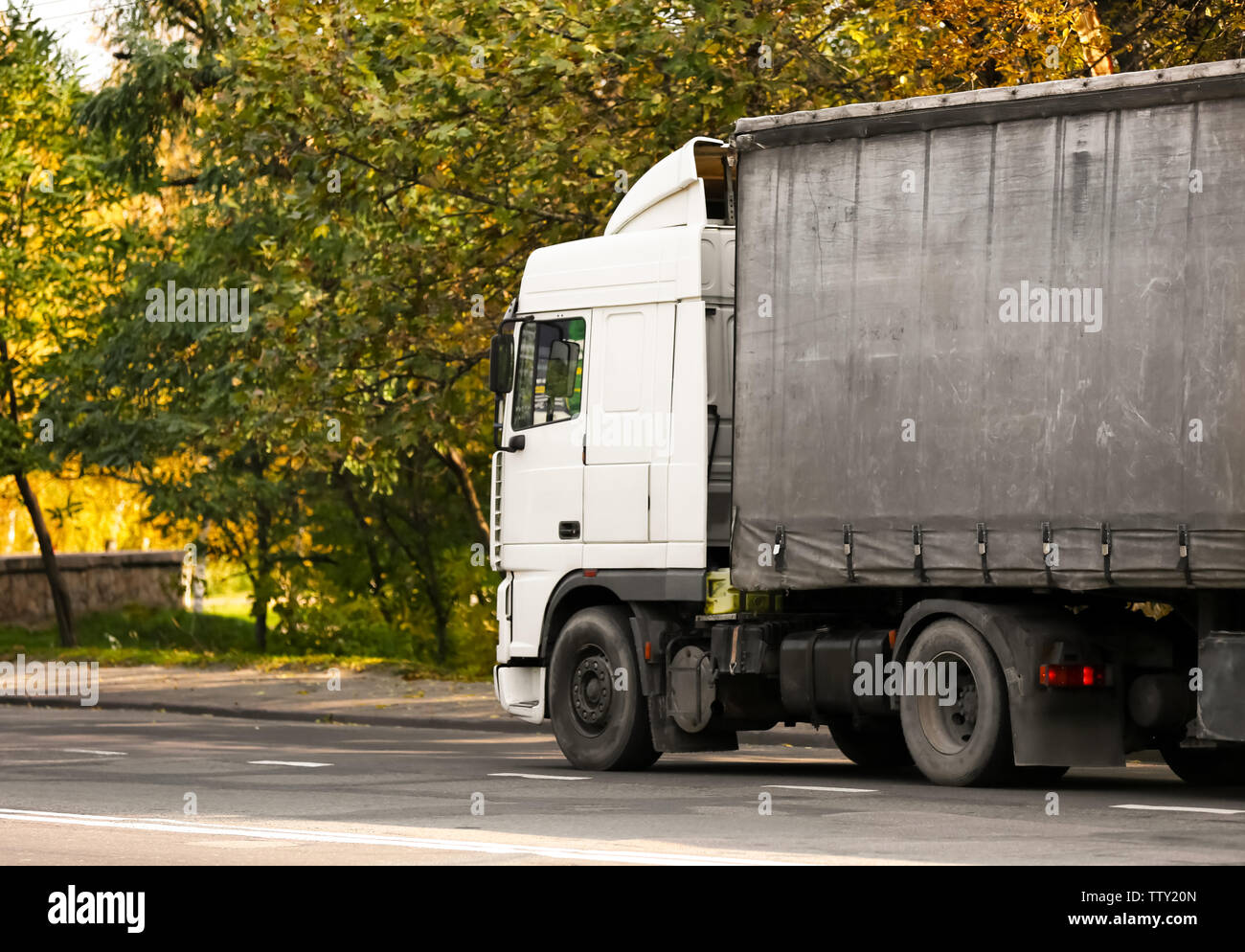 American lorry side view hi-res stock photography and images - Alamy