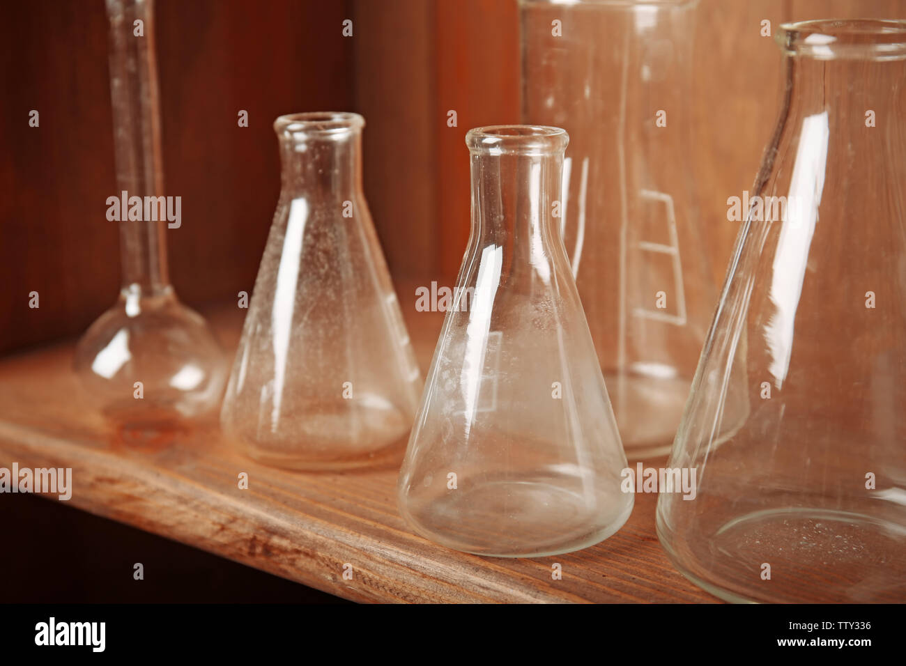 Vintage science lab equipment hi-res stock photography and images - Alamy
