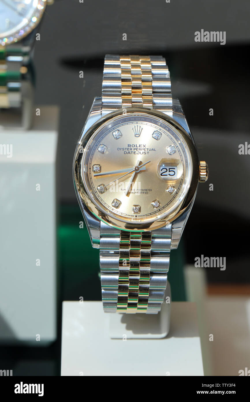 Rolex window display hi-res stock photography and images - Alamy