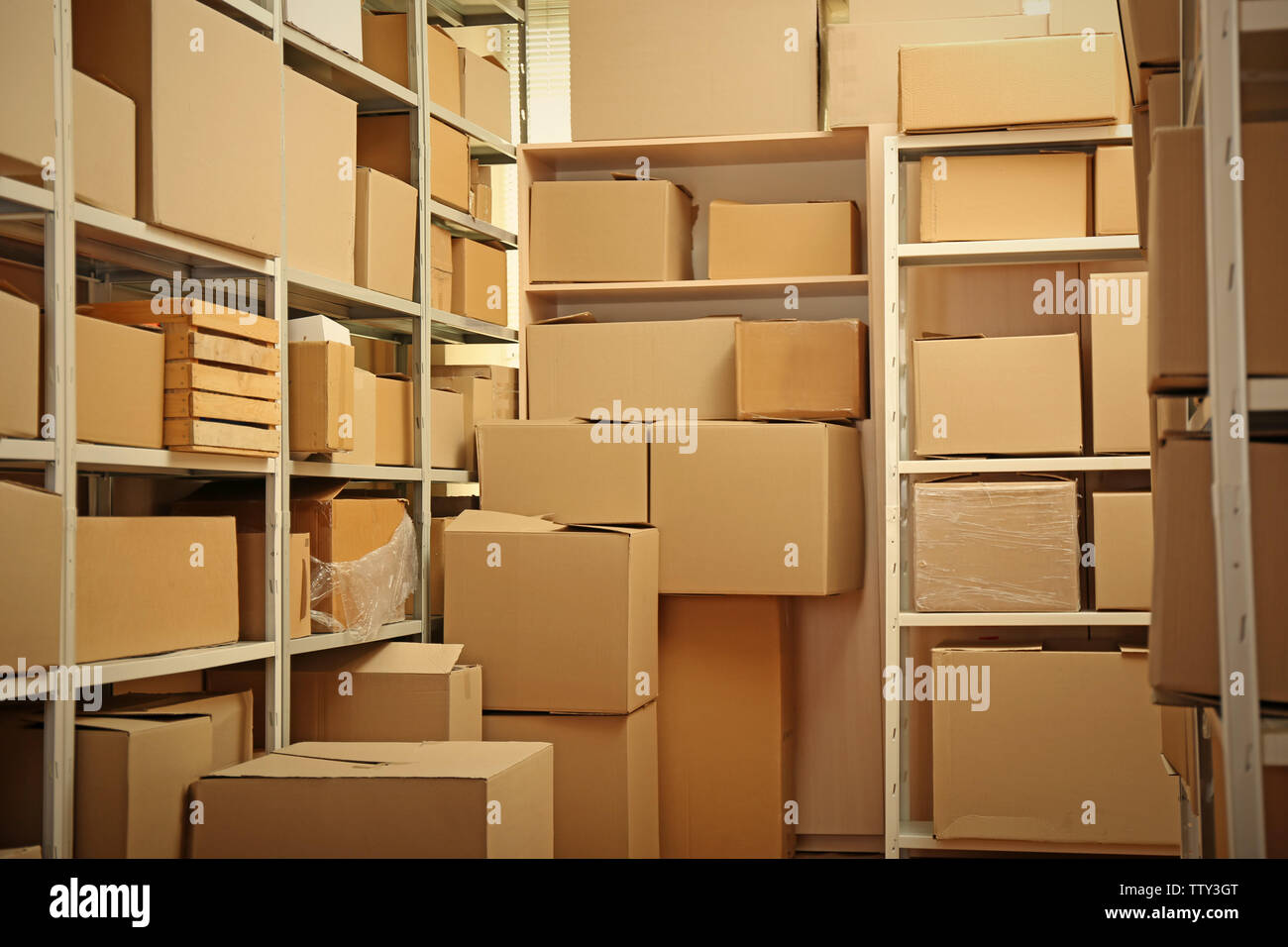 Large warehouse boxes modern lot hi-res stock photography and images ...