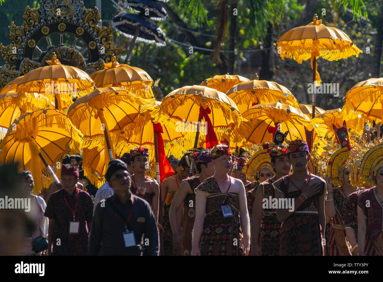 DENPASAR/INDONESIA-JUNE 15 2019: Group of Balinese dancer in ethnic ...