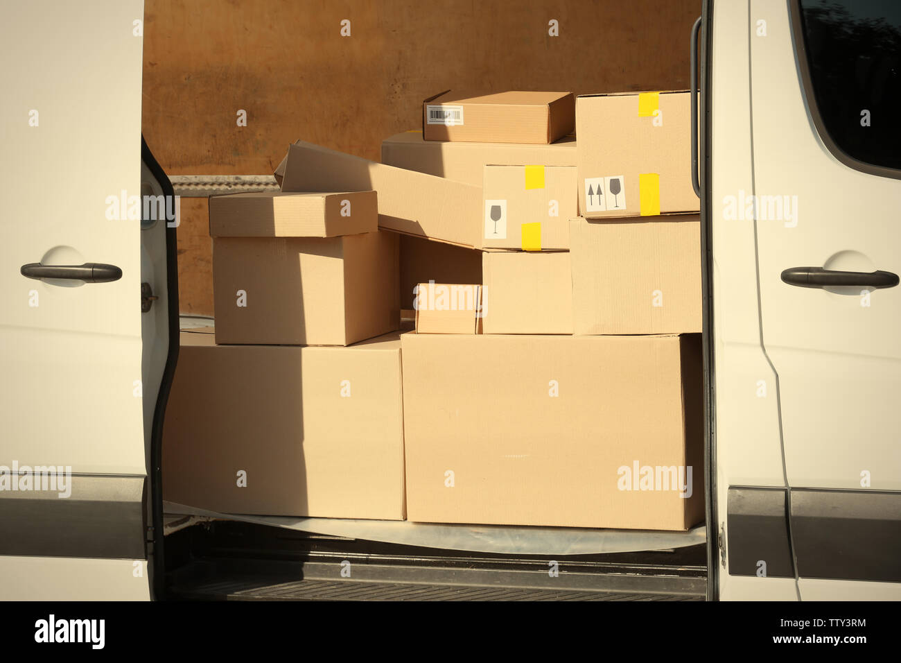 Car loaded with boxes hi-res stock photography and images - Alamy