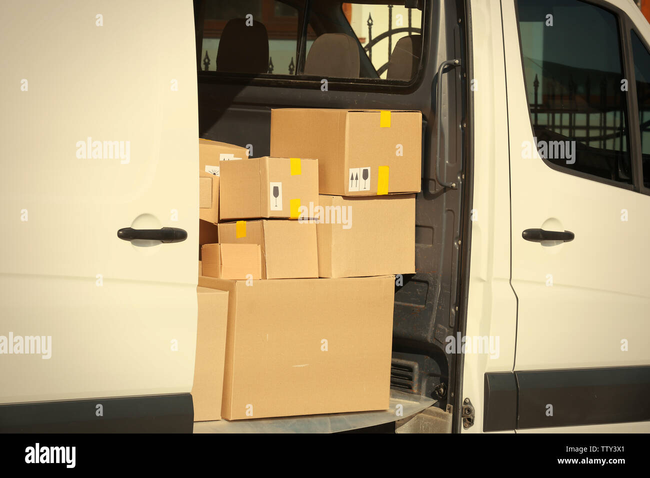 Delivery service van loaded with packages Stock Photo - Alamy