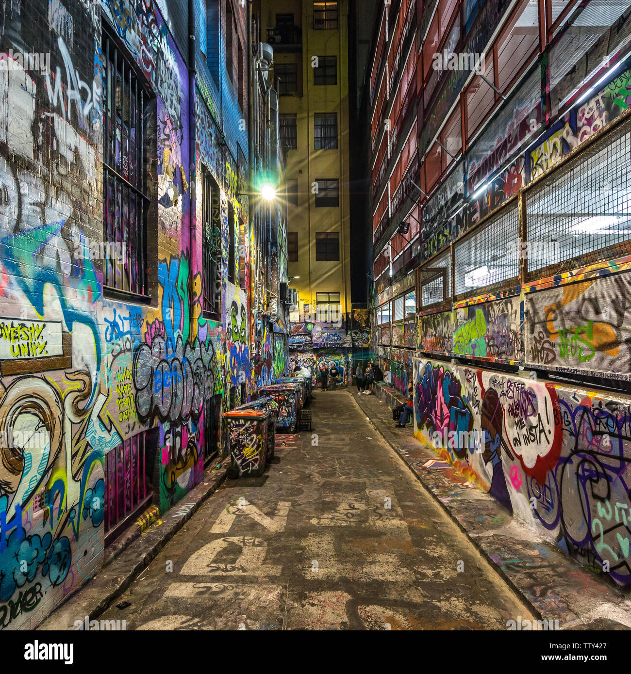 Famous Melbourne Hosier Lane covered in graffiti Stock Photo - Alamy