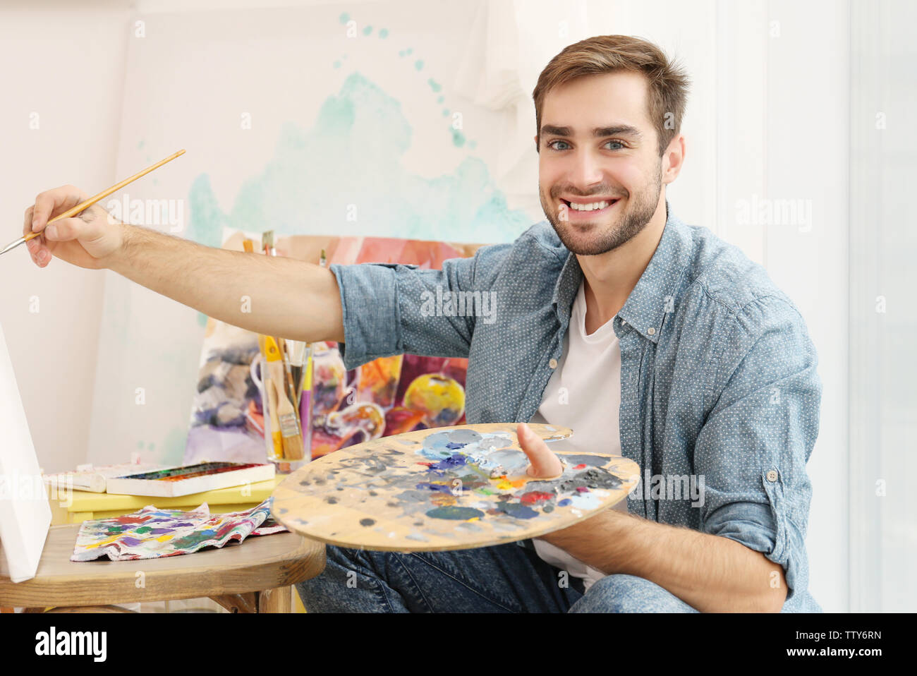 Young man artist drawing chair hi-res stock photography and images - Alamy