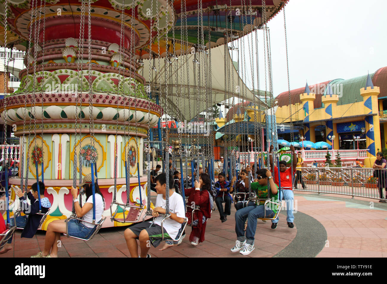 Chain fair swing ride hi-res stock photography and images - Alamy