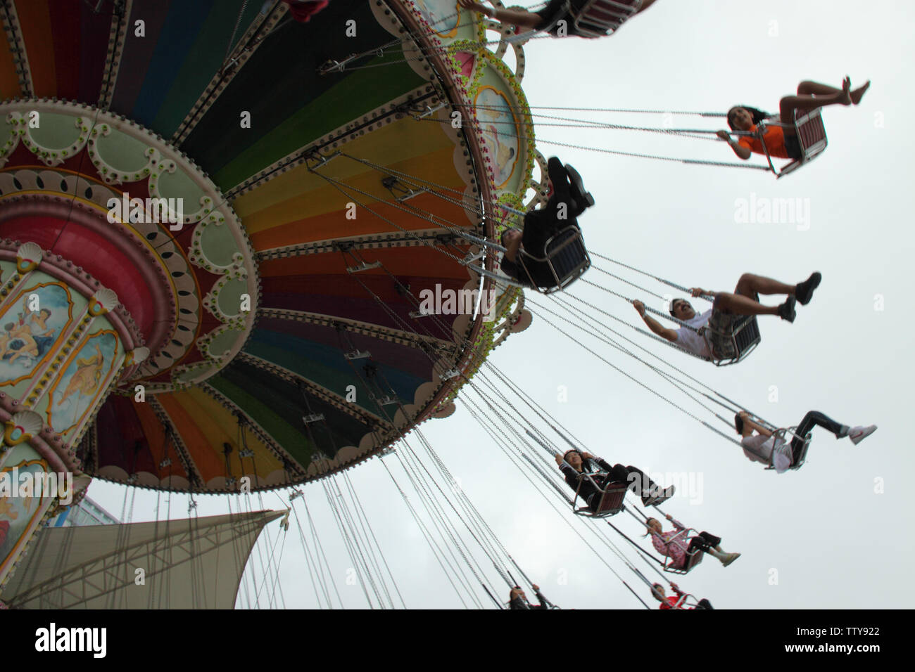 Chain fair swing ride hi-res stock photography and images - Alamy