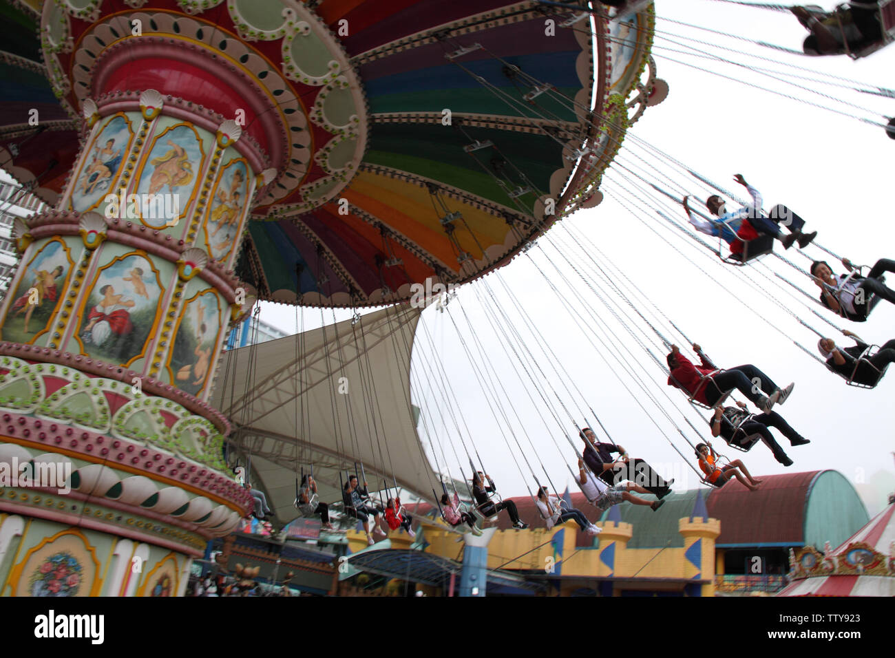 Amusement rides thrills hi-res stock photography and images - Alamy