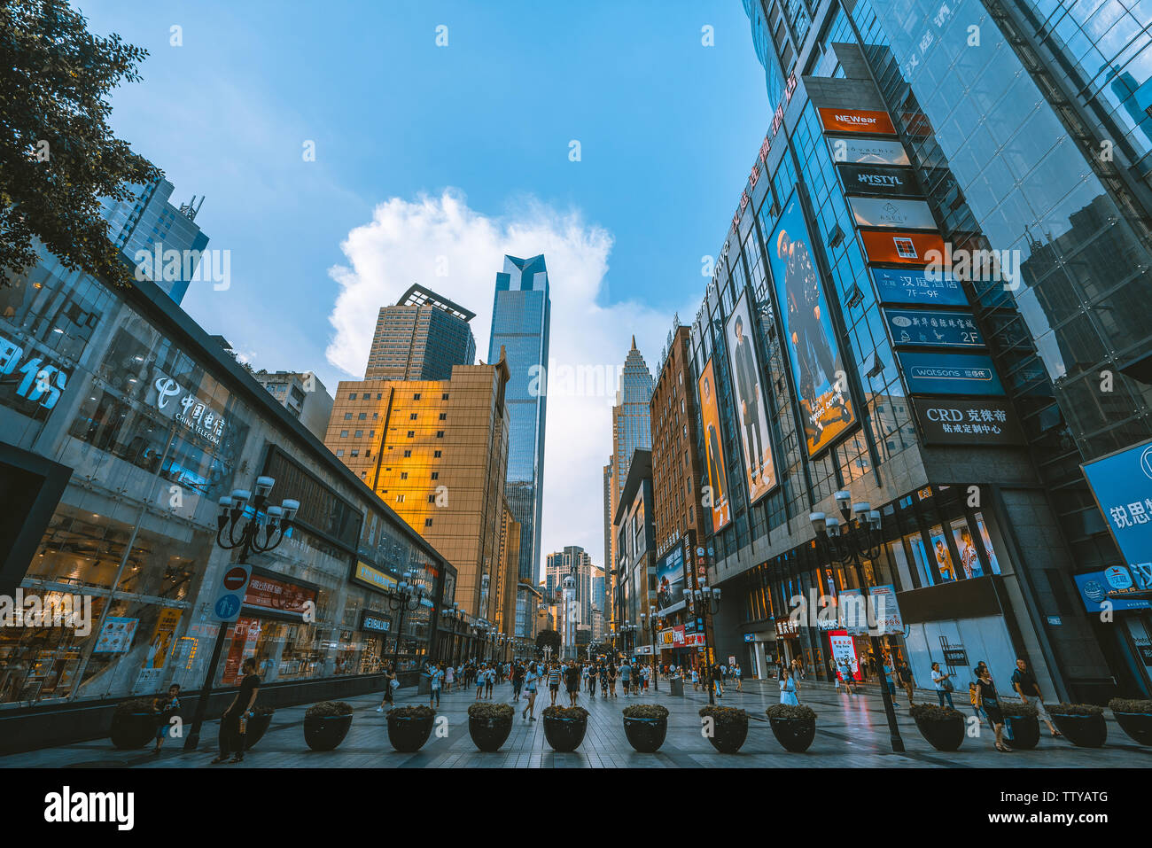 Bustling commercial streets hi-res stock photography and images - Alamy