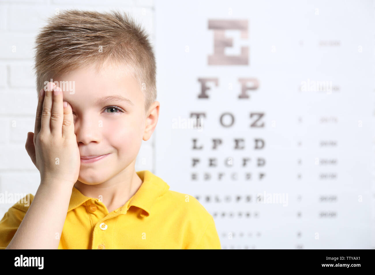 Little boy having eye test at ophthalmologist office Stock Photo - Alamy
