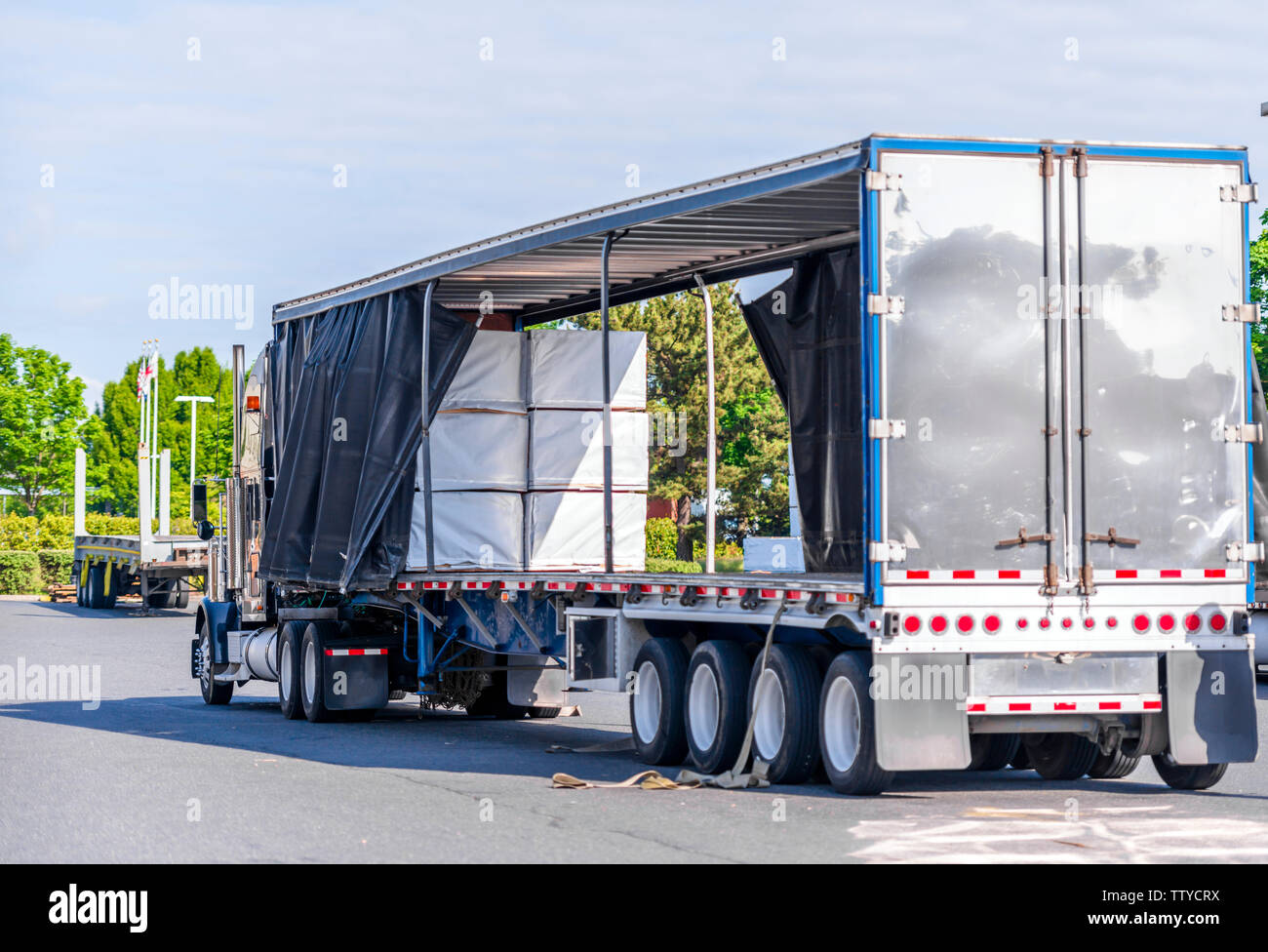 Big rig classic professional industrial orientation semi truck with ...